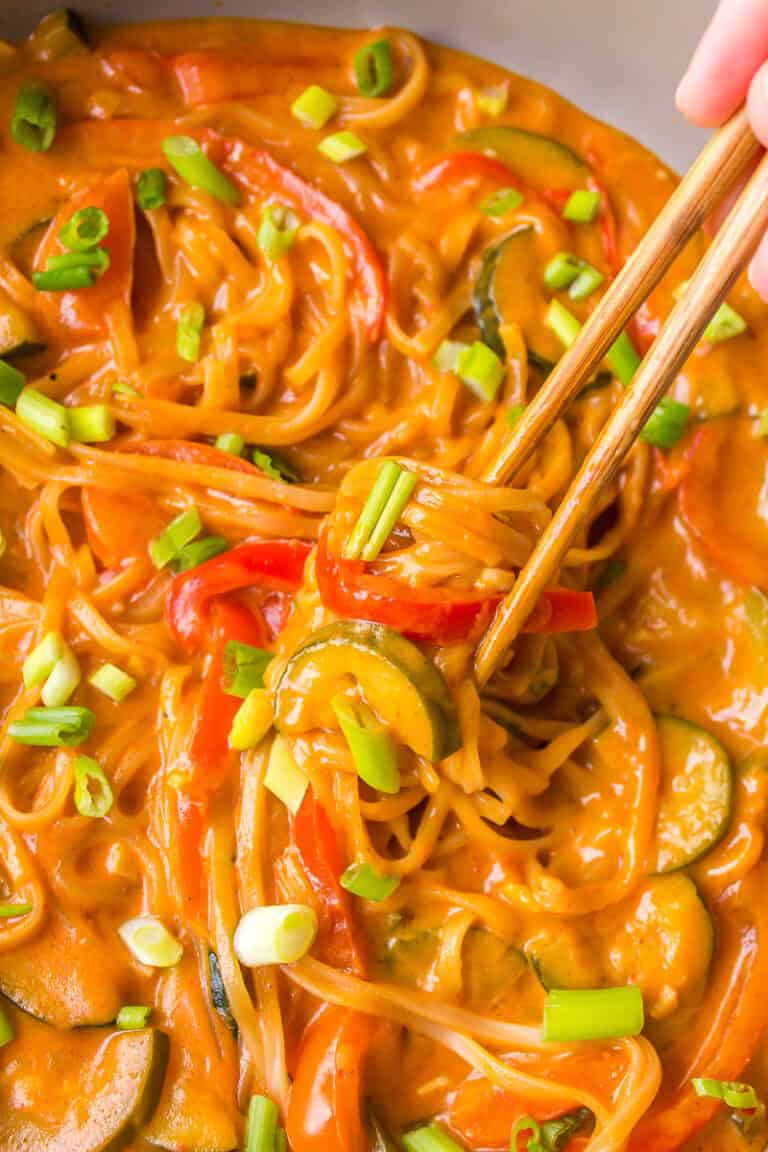 Curry Rice Noodles (15 Min Easy Thai Recipe!) - Whole Lotta Yum