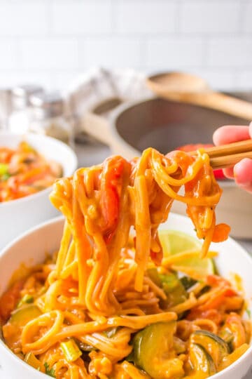 Curry Rice Noodles (15 Min Easy Thai Recipe!) - Whole Lotta Yum