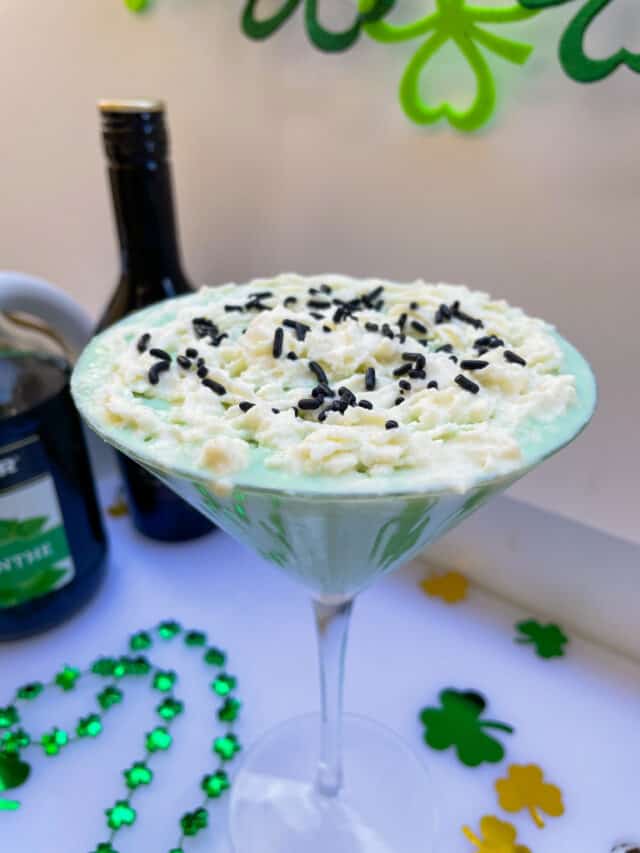 Chocolate Mint Martini (Grasshopper Martini) - Whole Lotta Yum