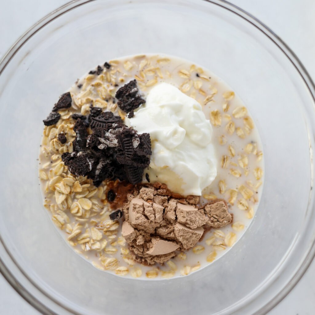 Healthy Oreo Overnight Oats (Protein + High Fiber) - Whole Lotta Yum